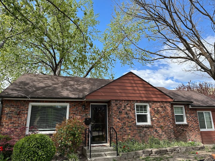 Best Boise Location!
3 Bedroom 2 Bath Pet Friendly - 보이시
