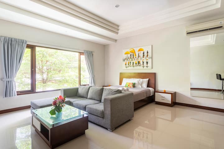 Spacious & Private Kitchen Apartment In Seminyak - Legian