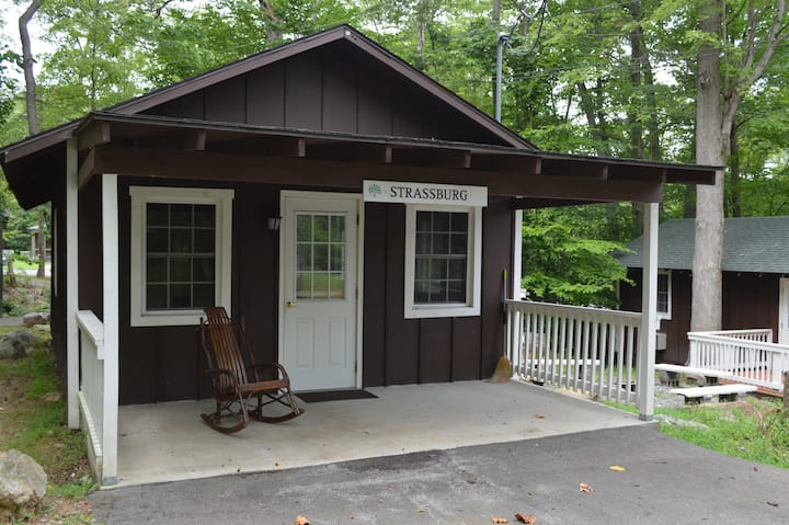 Family Cabin On Beautiful Retreat Center - Youngstown, PA