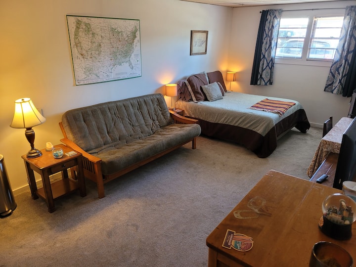 Private Suite - Convenient Location - Knoxville, TN