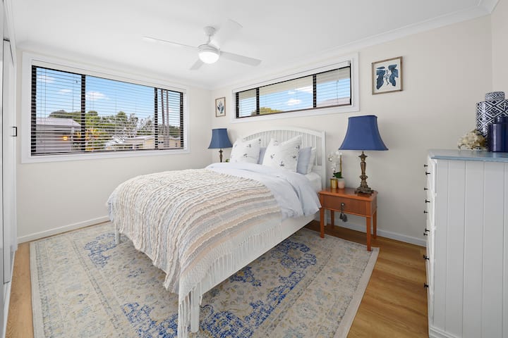 Little Palms - 2 Bedroom Family Cabin - Lake Cathie