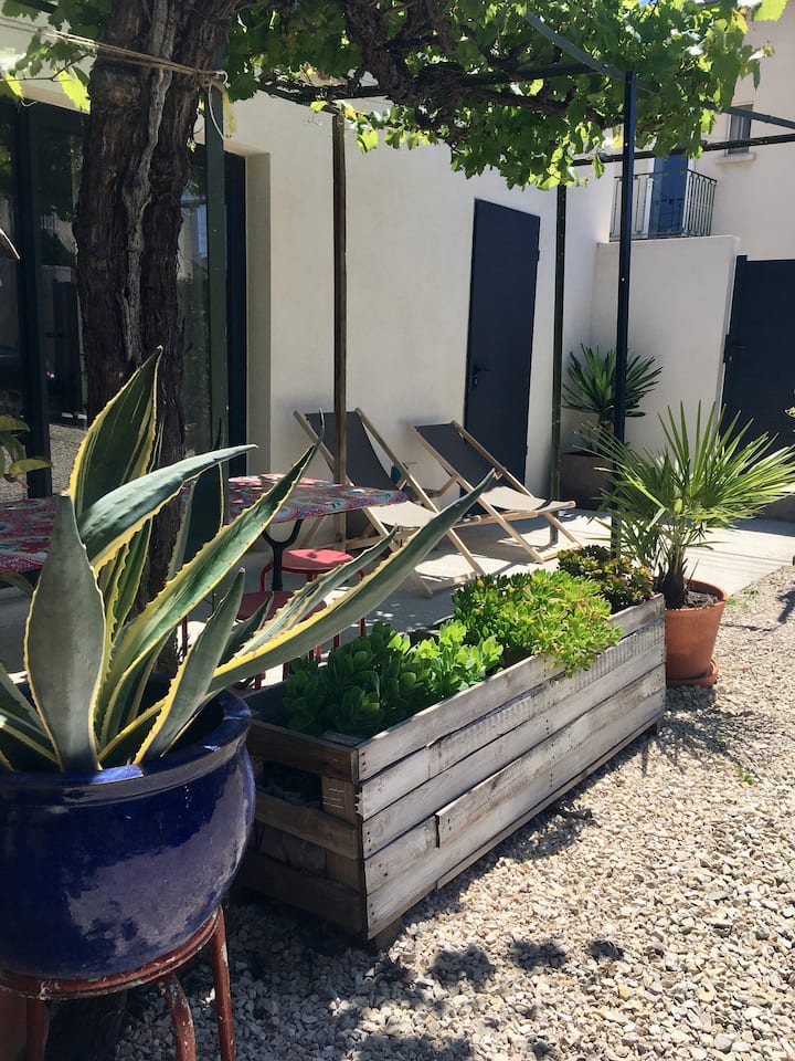 Tiny House Avec Terrasse, Parking Privé - Arles