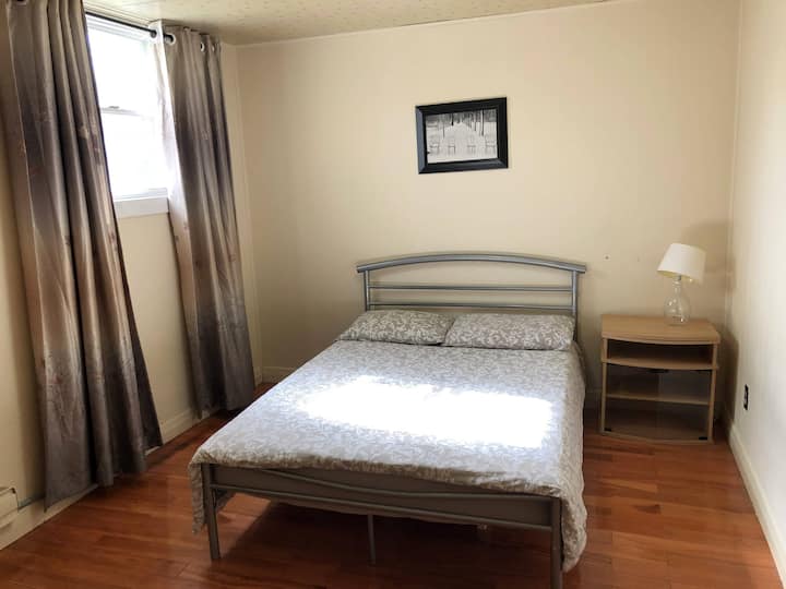 Large & Bright Room#b11h - Lasalle