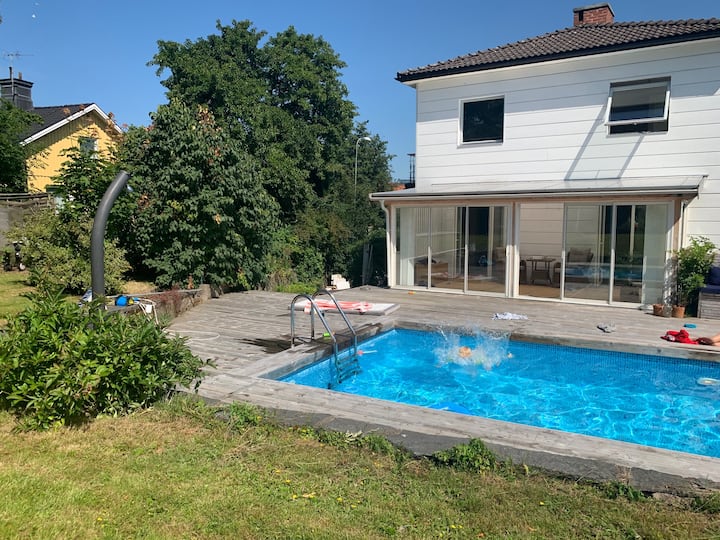 Modern Villa With Pool -
Close To City And The Sea - Gothenburg