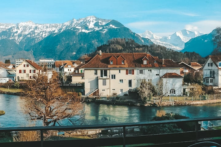 O3 Mountain Love, Interlaken West At The River - Interlaken