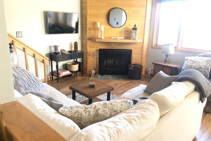 Amazing Views! Spacious 3br/2ba Mountain Condo! - Silverthorne, CO