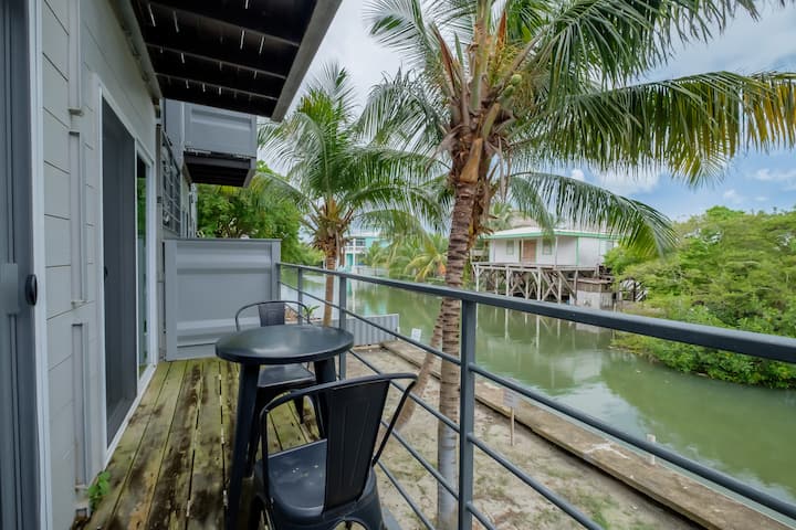 Extended Stays! Budget Friendly, 2 Bed/1 Bath Apt - Belize