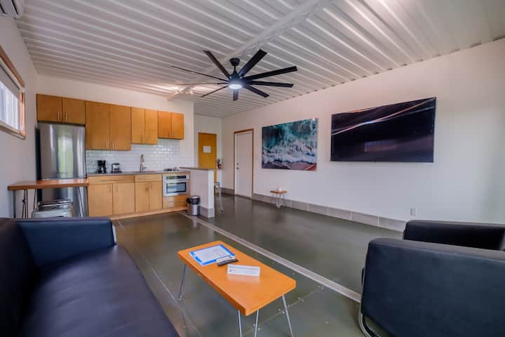 Extended Stays! Budget Friendly, 2 Bed/1 Bath Apt - Belize