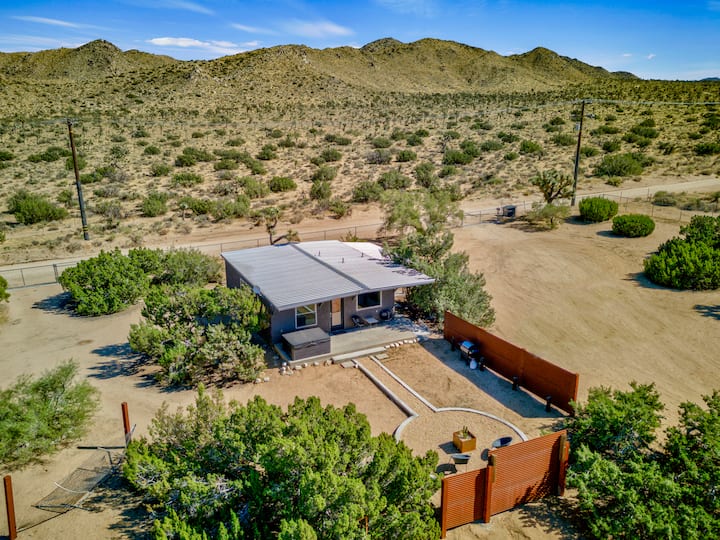 Stardust Homestead W/new Hot Tub! - ユッカ・バレー, CA