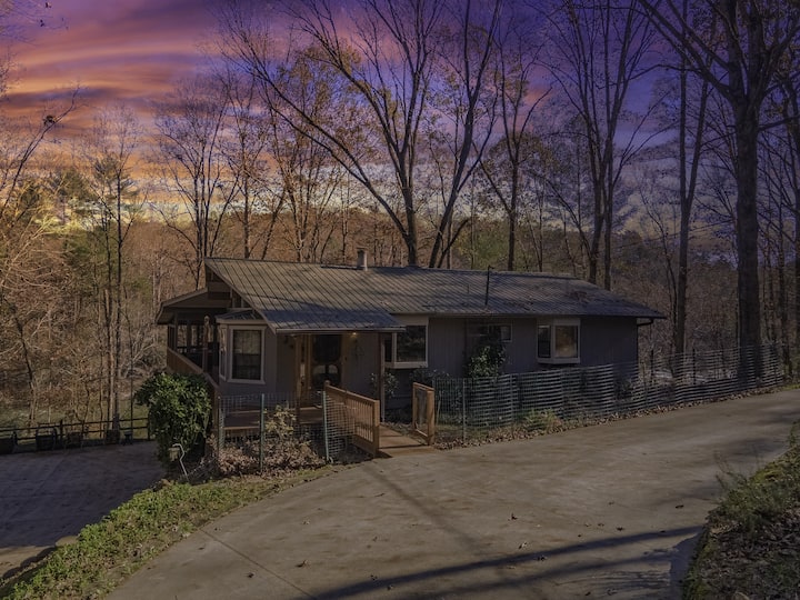 On The River! Cottage W/ Smart Tvs, Wi-fi Hot Tub! - Clarkesville, GA