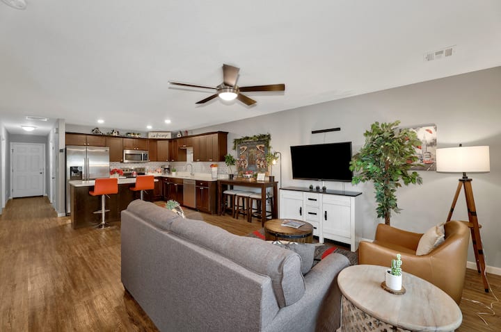 Modern Style On The Edge Of College Hill - Wichita, KS