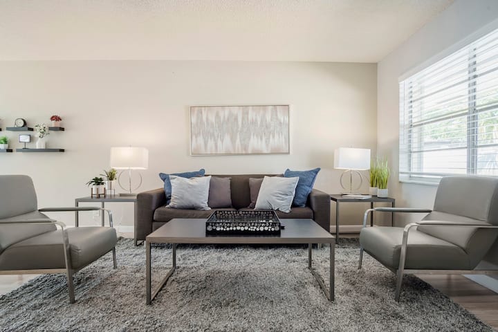 Stylish & Chic Walk To Wilton King Bed - Tamarac, FL