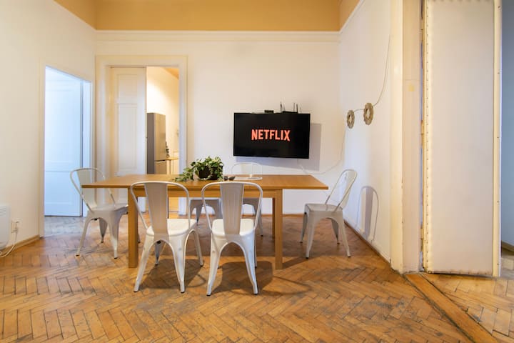 Giant 7 Bedrooms Apartment In City Center, 19prs - Cracovia
