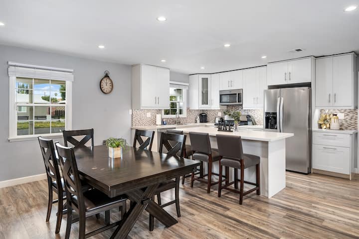 107 Modern Family Comfortable La Home! - San Fernando, CA