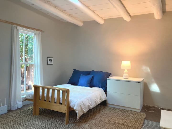 Charming Historic Eastside Adobe Near Canyon Rd. - Santa Fe, NM
