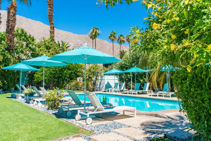 Beautiful With 2 Queens & Spectacular Pool View - Palm Springs