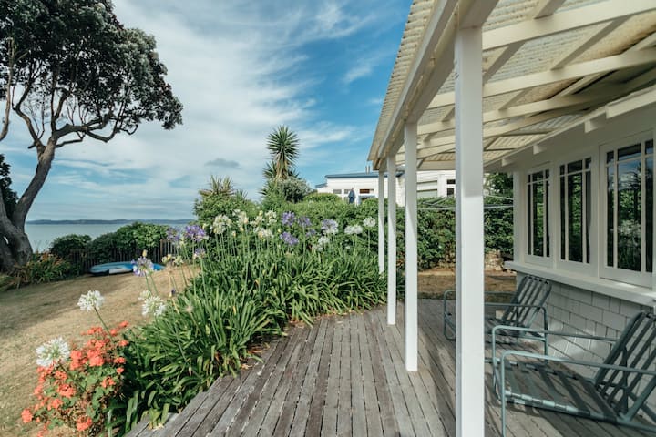 Beachlands Waterfront Retreat - Beachlands