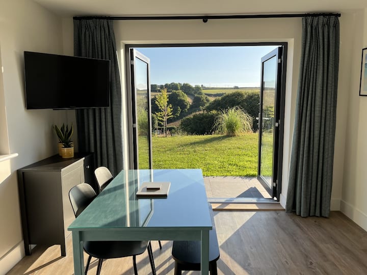 Modern Apartment With Countryside Views & Parking. - Liskeard