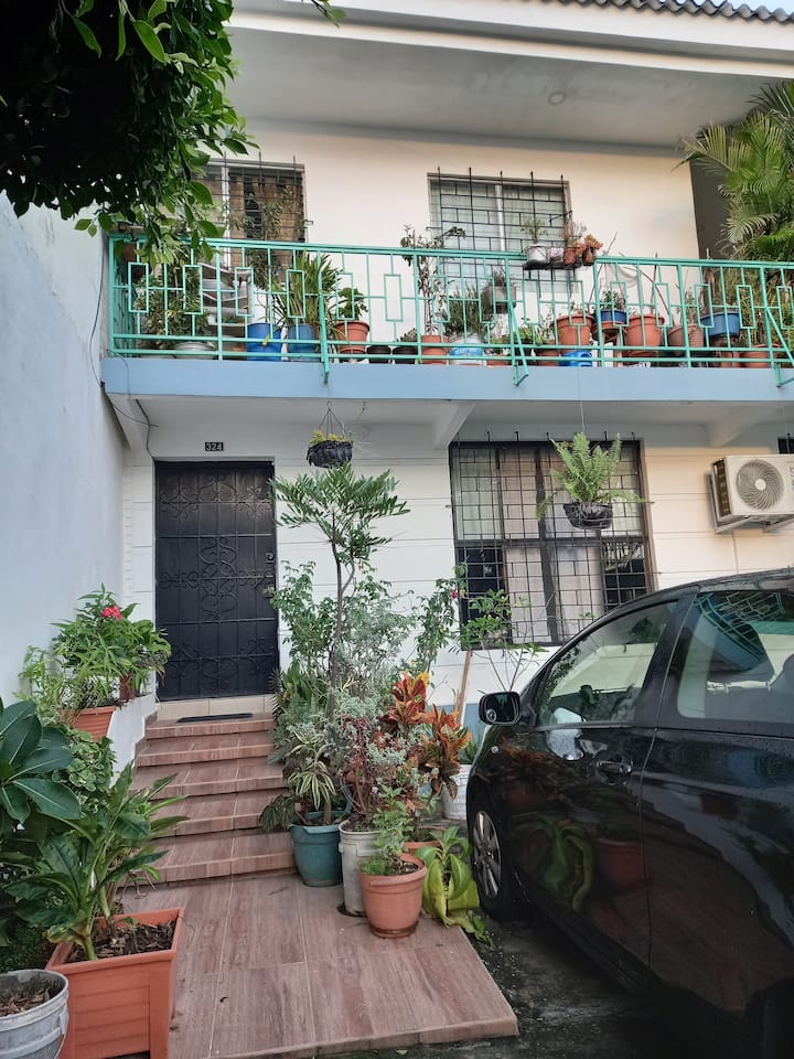 Ixmucane. En Miralvalle A/c, Smar, Netflix, Cable - San Salvador