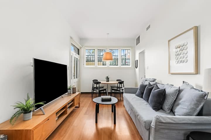 Harbour Escape On Darling St | Walk To Ferry - North Sydney