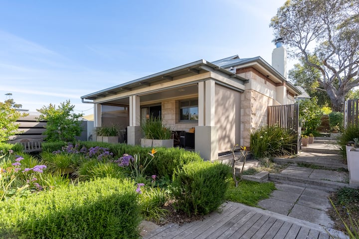 Hermitage Garden Cottage - Newly Renovated - Boston