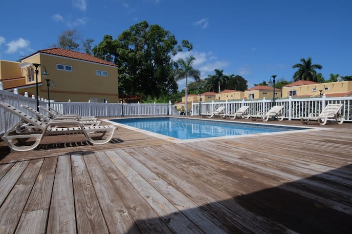 The Hyacinth@chatham Palms 1bd/pool/beach/eateries - モンテゴ・ベイ