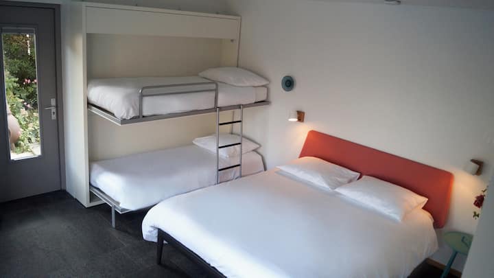 Studio Au Bord De L'eau 'Room With A Few - Amsterdam
