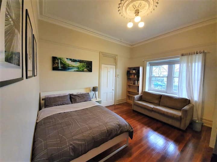 Sydney Warm Classic Family Inner West Home - Lewisham