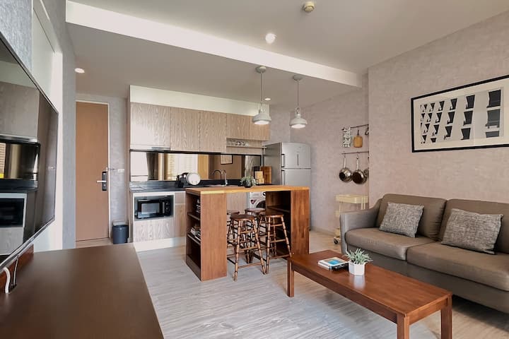 Renovated Condo W/ King Bed | Ekkamai Thonglor Bts - Bang Kapi District