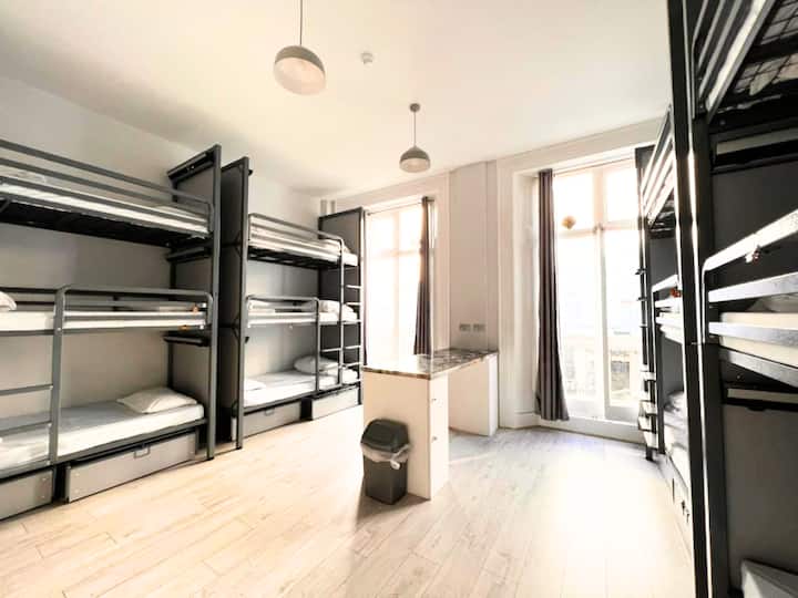 Bed In 12-bed Mixed Dorm With Shared Bathroom - London