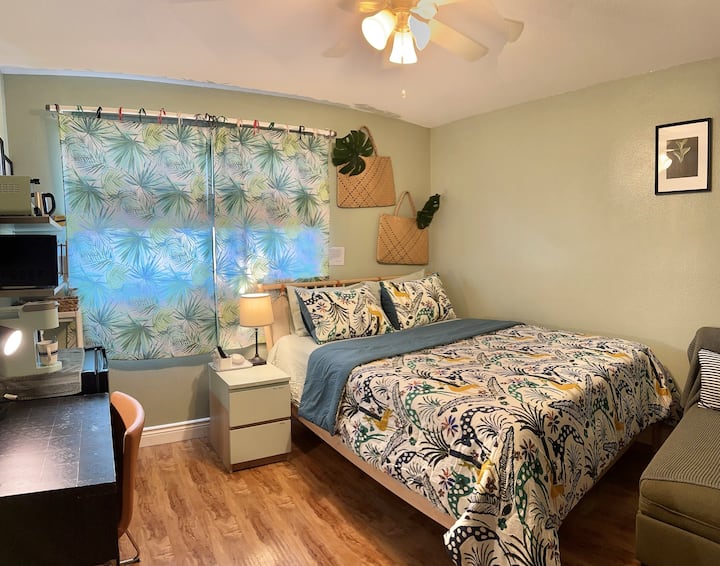 🌿Leaves🌿upstairs Room🌿wifi🌿next To Milesquarepark - Costa Mesa, CA