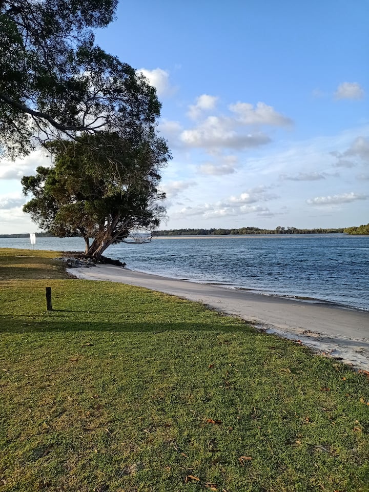 "Sandy Toes" A Little Gem To All Your Yamba Needs! - Yamba