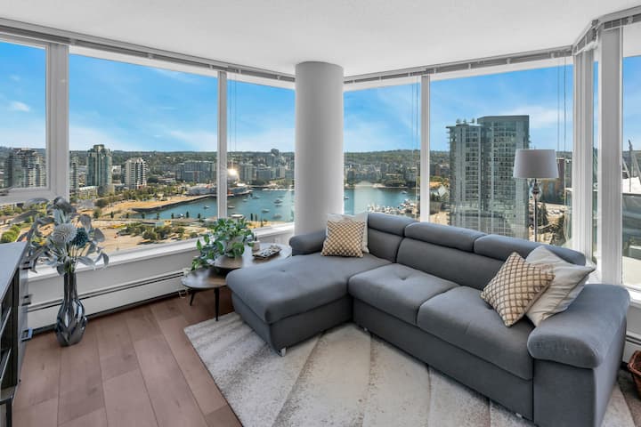 Spacious Dt 2-bdr High-rise With View, Pool, Gym - ブリティッシュコロンビア州