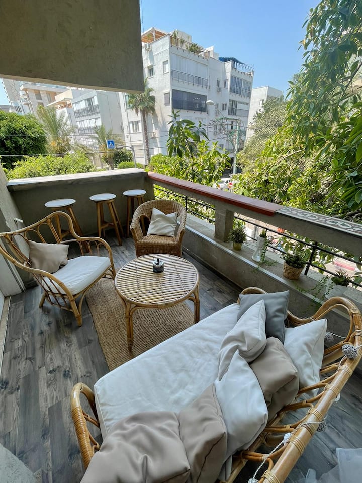 Large 2br With Balcony Near Gordon Beach - Tel Aviv-Jaffa