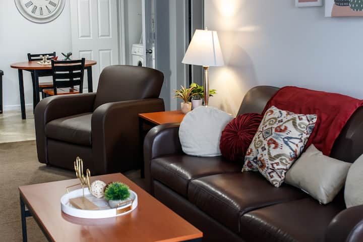Beautiful Main Level 2-bed 2-bath Close To Cmu - Mount Pleasant, MI