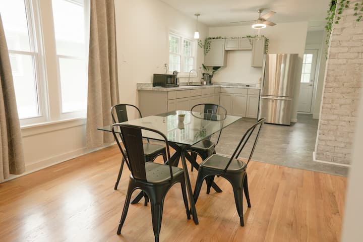 The Rose Residence 3-br Apartment W/ Free Parking - Clinton, NY
