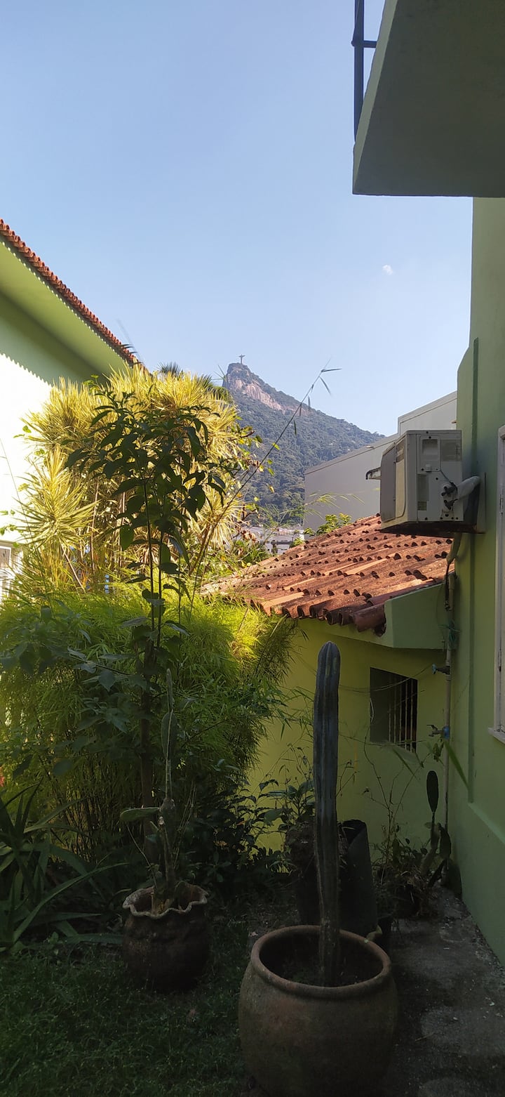 Quarto Privativo Em Alto Laranjeiras - Rio de Janeiro