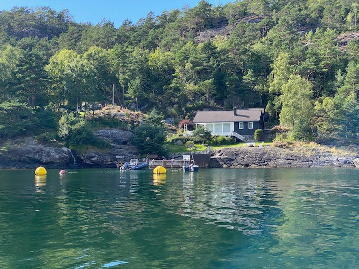 Ferieparadis På Randøy Med Egen Brygge! - Fister