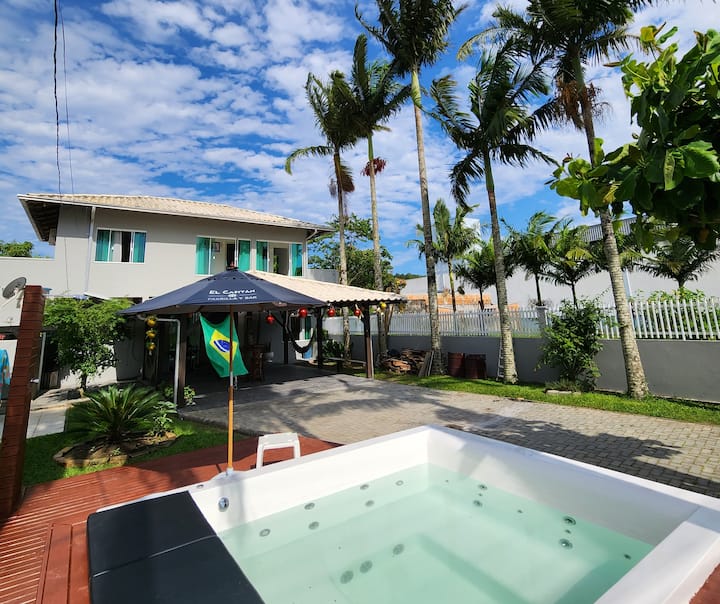 Paz Na Praia -Casa Grande Com Jacuzzi Em Bombinhas - Bombinhas