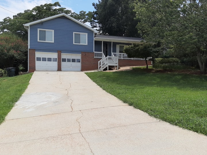 Homely Retreat - Lithonia, GA