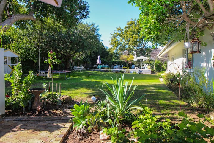 House 4 Bedroom 3 Bathrooms
Pool
 Separate Flat - Stellenbosch