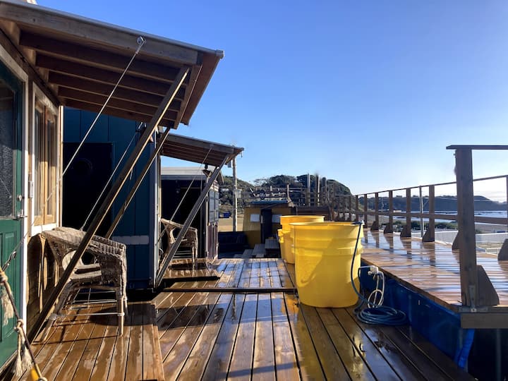 Tiny, But Comfy Rooms On The Beach With Ocean View - Yokosuka