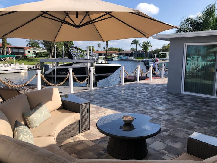 Waterfront Escape With Hot Tub - Holiday, FL