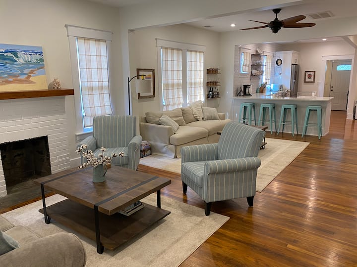 3 Bed/2 Bath Craftsman Bungalow - 佐治亞