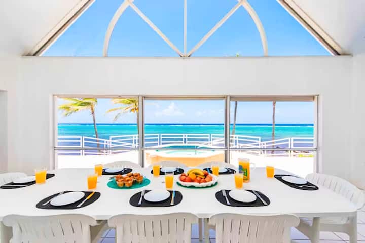 Beachfront Villa W King Suites In Rum Point - Cayman Islands