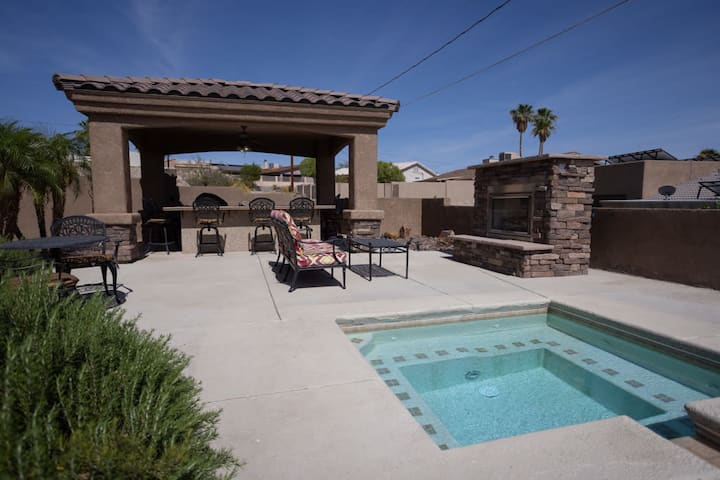 Beverly Glen. Gorgeous  5 Bedroom  Pool Home - Lake Havasu City, AZ