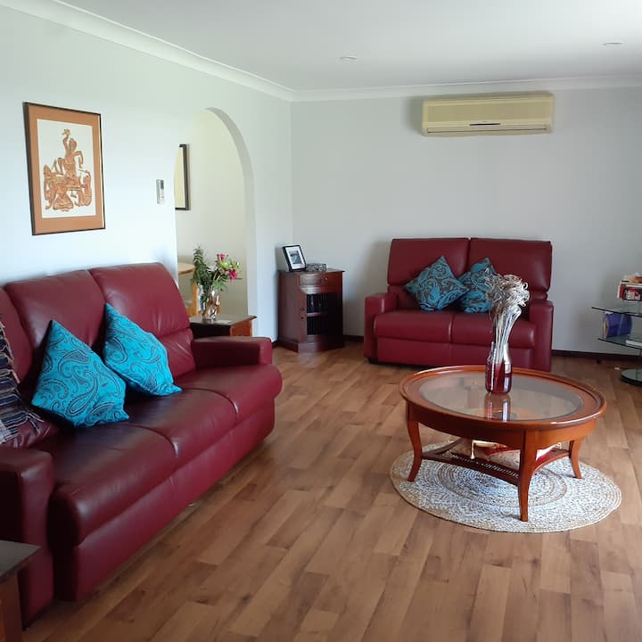 Kerry's Retro Beach Home - Busselton