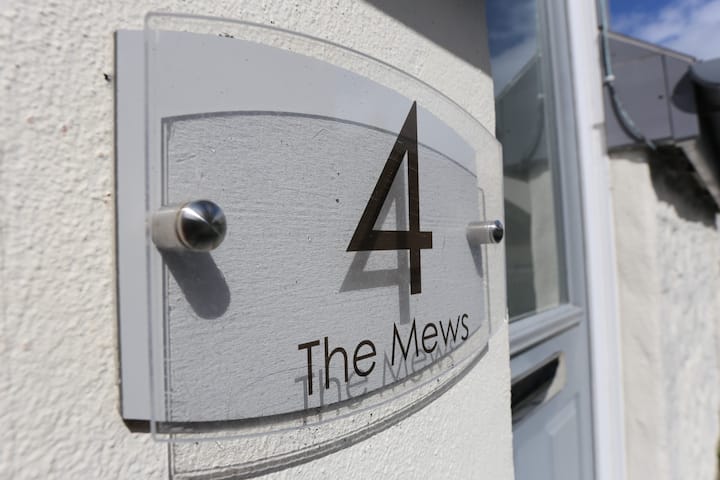 2 Bedroom Centrally Located Flat Within Town Walls - Tenby