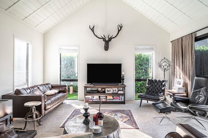 Wanaka Queen Room & 4 Single Beds Bunk Style - Wānaka