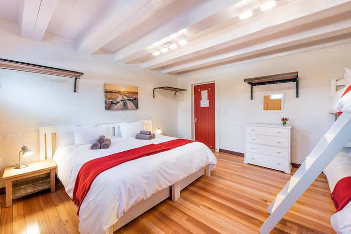 Family Room Shared Bathroom - Trail's End Bike - Grabouw